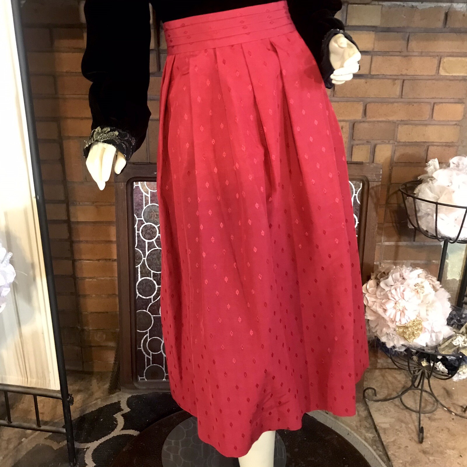 VINTAGE CIRCA 1980'S DARYLE ALEXANDER RED EMBROIDERED… - Gem