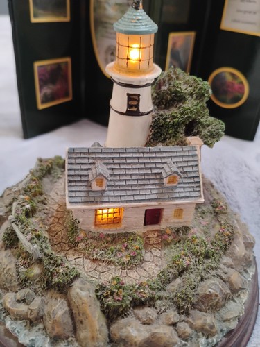 Thomas Kinkade "A Light in the Storm" 1999 Battery Operated Lighthouse ...
