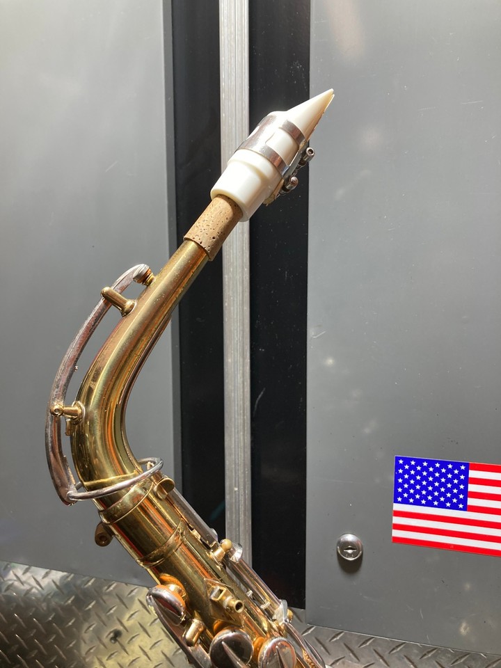 CG CONN MUSICAL INSTRUMENTS ALTO SAXOPHONE Pre owned. Clean In Hard ...