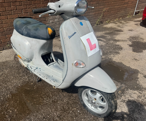 🛵2000 VESPA 125CC SCOOTER SPARES REPAIRS NO KEYS NO V5 SHOP DISPLAY? 🛵 ...