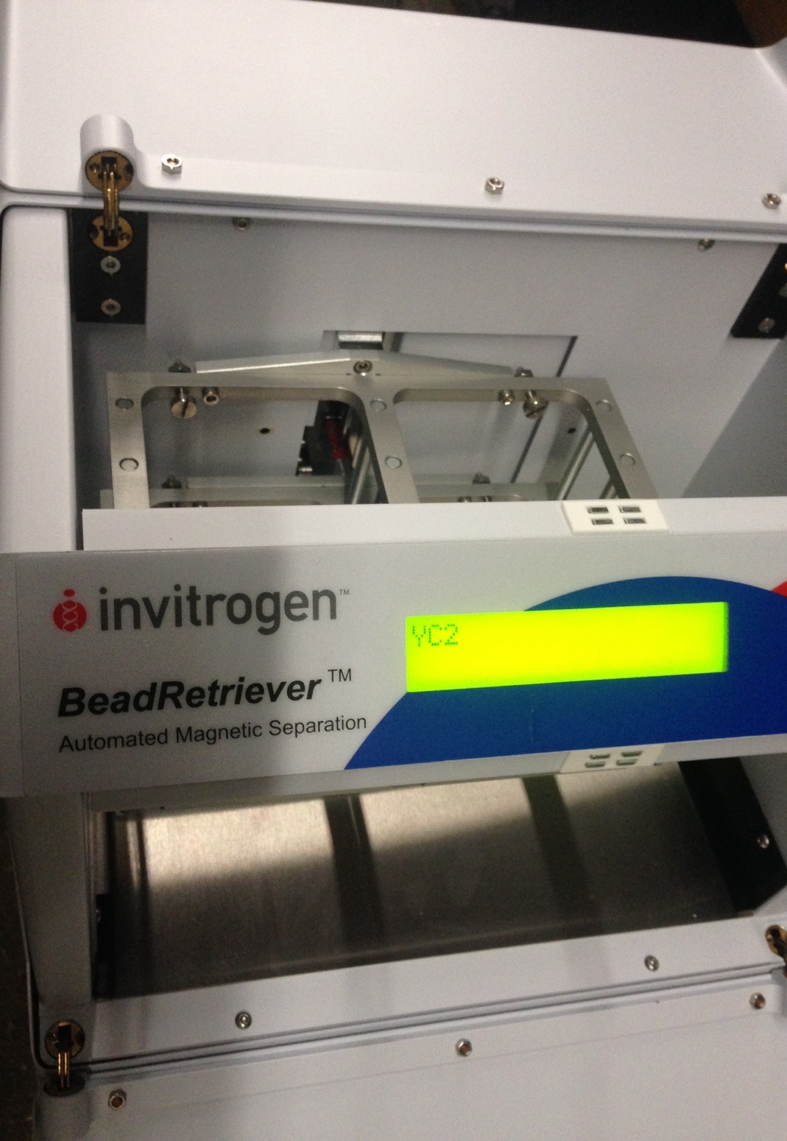 Thermo Fisher Invitrogen BeadRetriever automated magnetic immuno ...