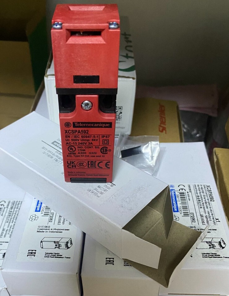 1pc New XCSPA592 Schneider Safety Switch | eBay