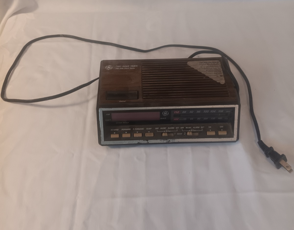 Vintage GE Model 7-4616A Digital Alarm Clock AM/FM Radio Woodgrain | eBay
