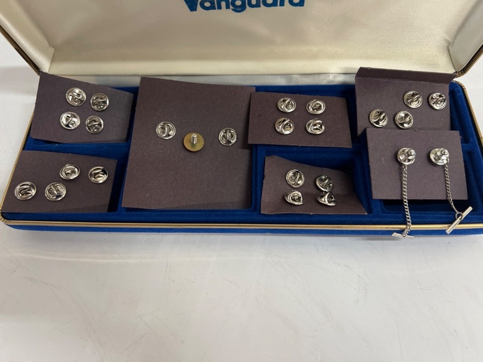VANGUARD Military Pins in Felt Case | eBay