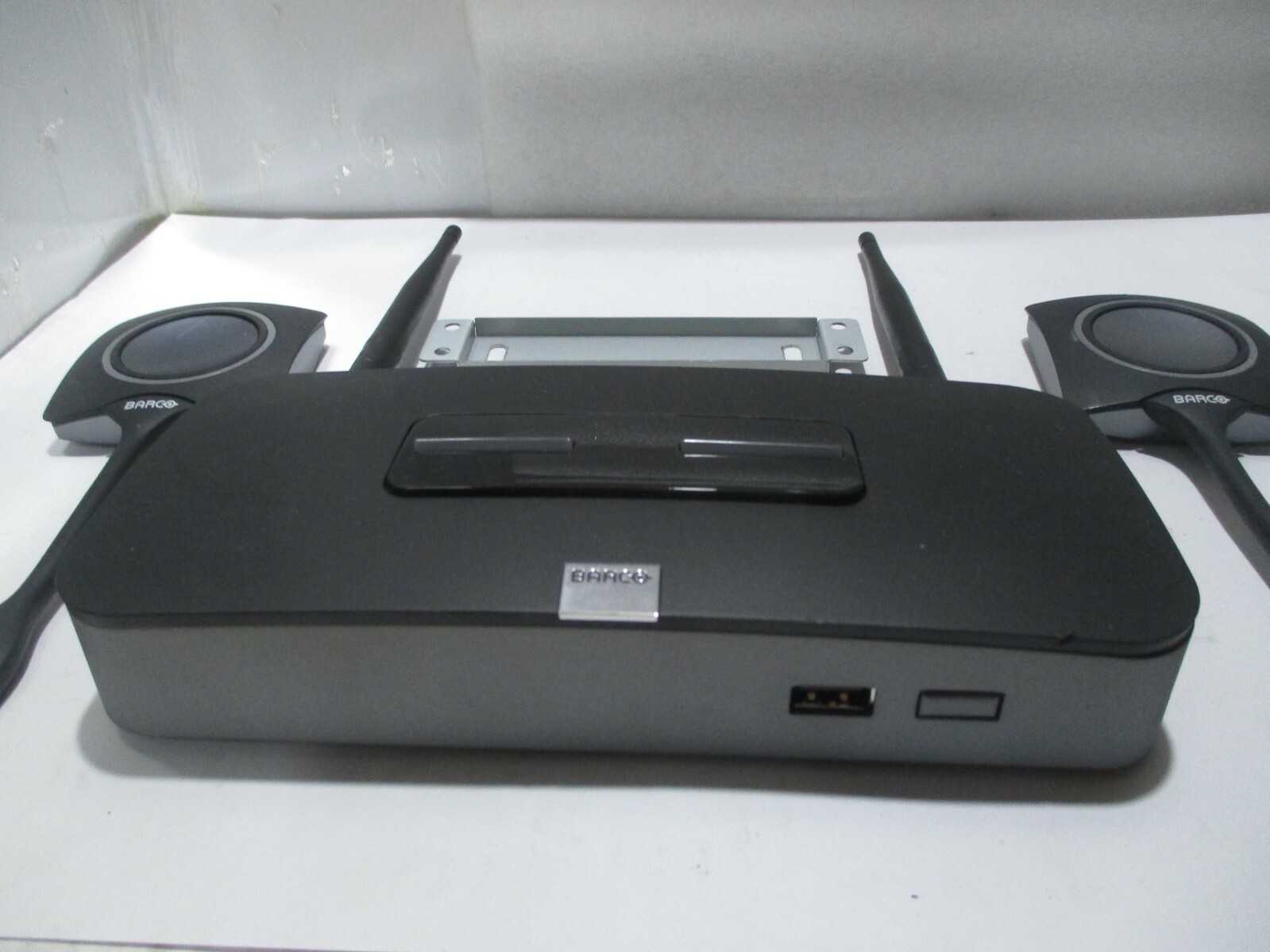 BARCO ClickShare R9861017 Wireless Presentation & Clickshare Button ...