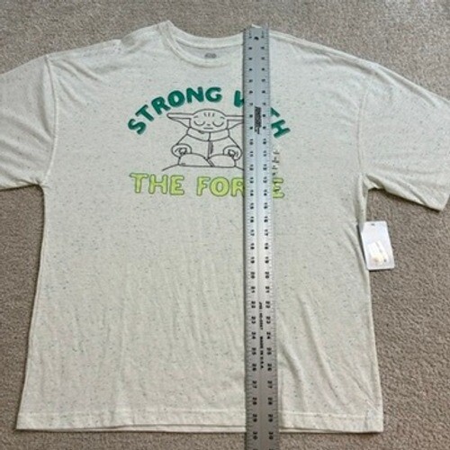 NWT Star Wars Baby Yoda T-Shirt Strong With The Force Graphic Print L ...