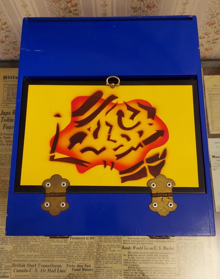 Vintage Mak Magic Rabbit Box Stage Illusion Prop - Excellent Condition ...