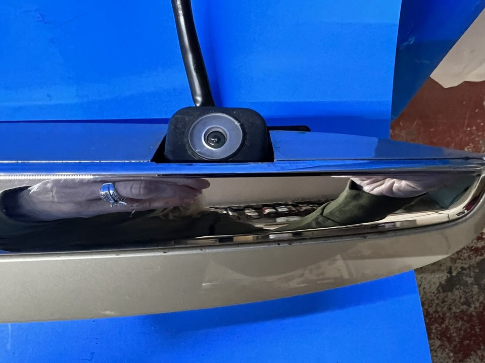 2004-2006 LEXUS RX330 REAR DOOR MOLDING TRIM WITH BACKUP CAMERA OEM ...