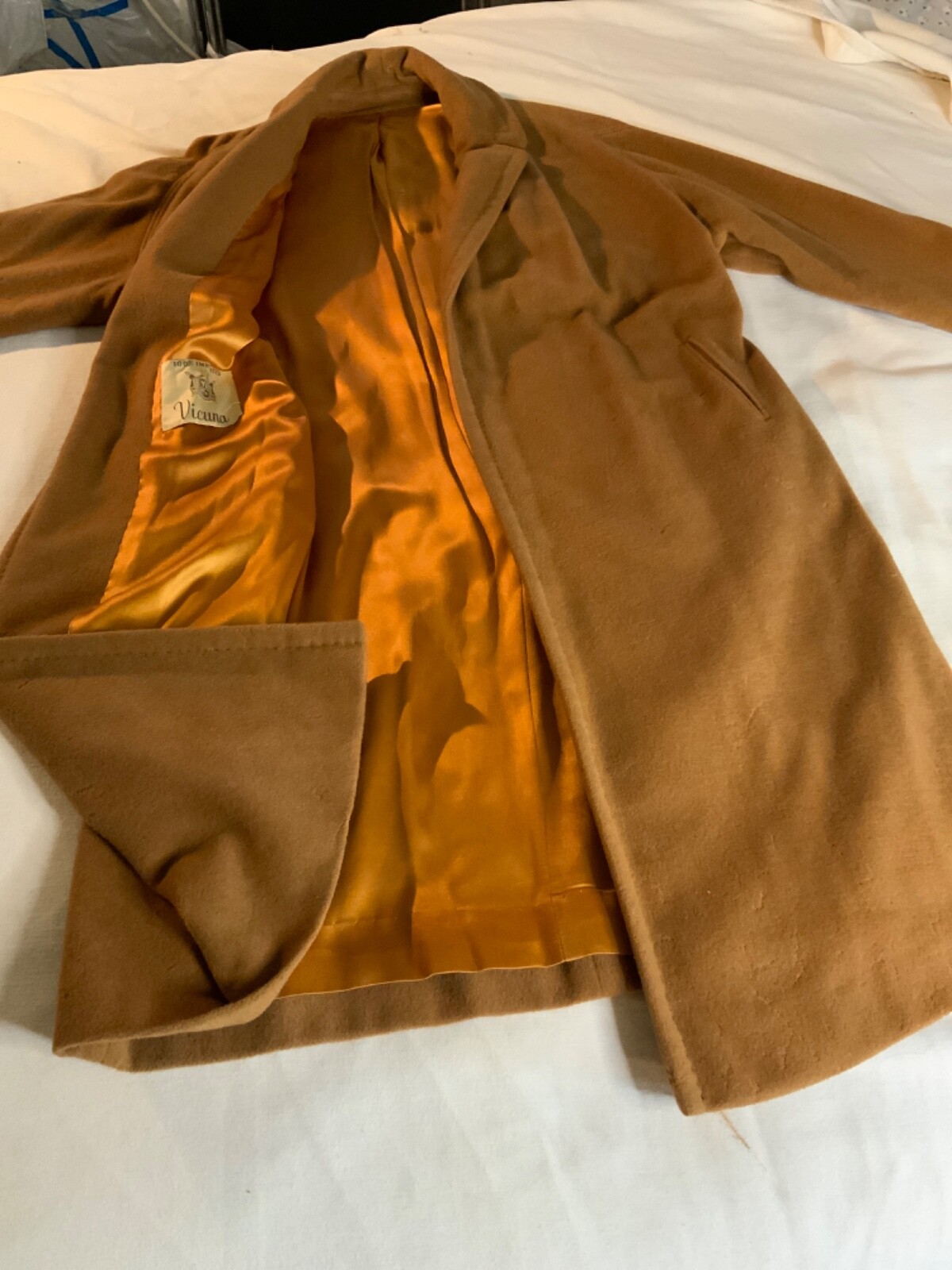 VINTAGE 100% IMPORTED VICUNA COAT NATURAL COLOR - Gem