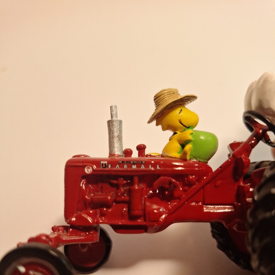 Farmall Tractor Hamilton Collection Peanuts Snoopy “ Farm Greetings ...