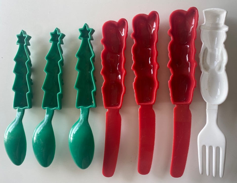Vintage Plastic CHRISTMAS Green Tree Spoons Red Santa Knives White ...
