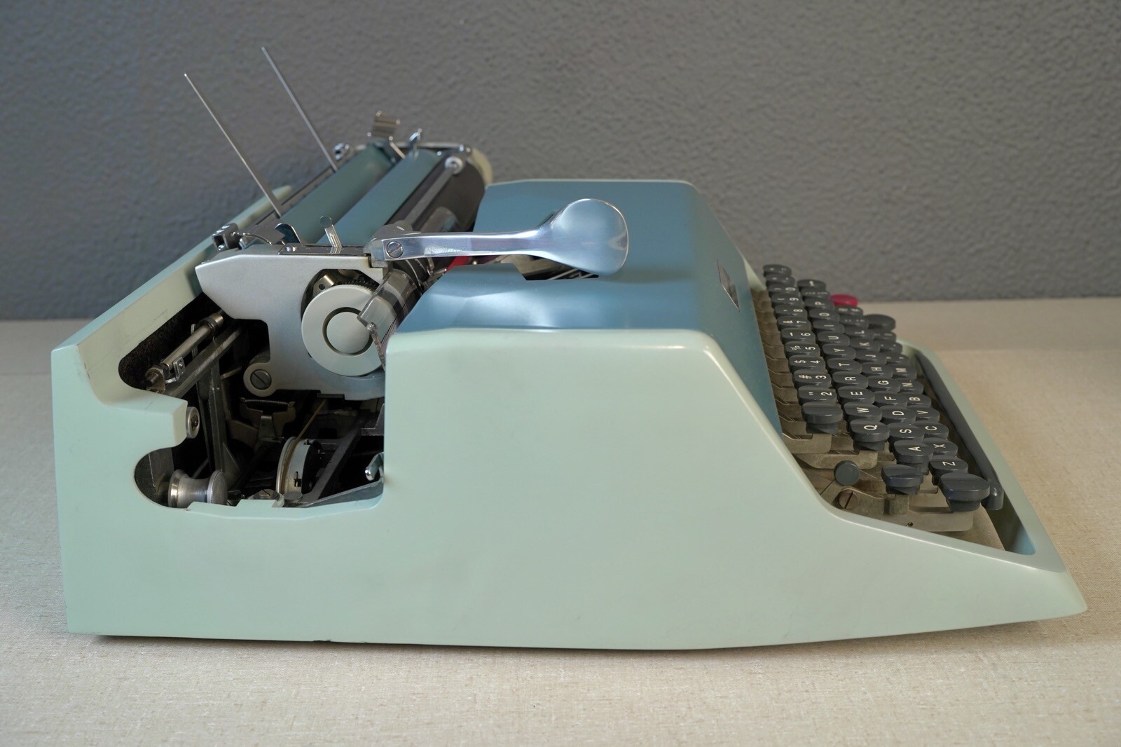 1966 Olivetti Underwood 21 Portable Manual Typewriter in Techno Robot ...