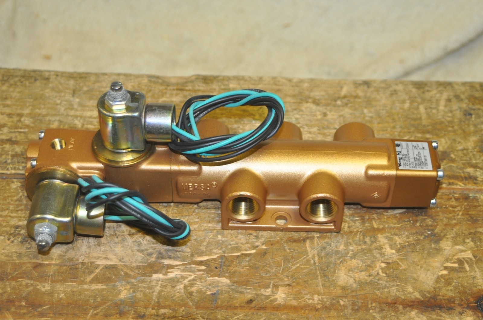 Versa V-Series Four-Way Valve VSA-4502-RS-K14-PC-D024 24VDC 25-175PSI ...