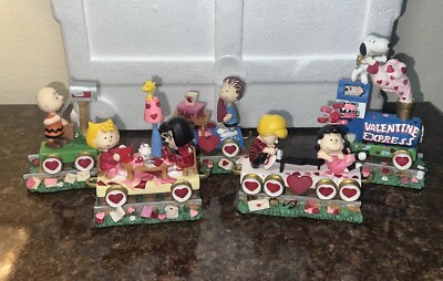Danbury Mint Peanuts Valentine Express Train Set of 5 Snoopy Charlie ...