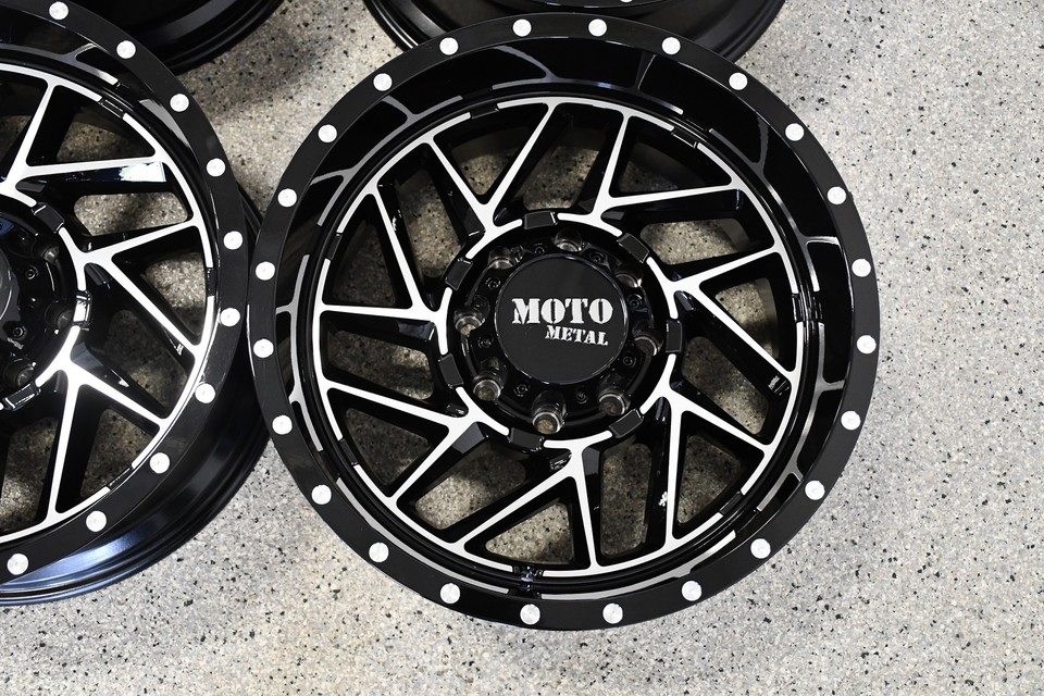 Set 4 Moto Metal MO985 Breakout 16x8 6x5.5 Gloss Black Machined Wheels ...