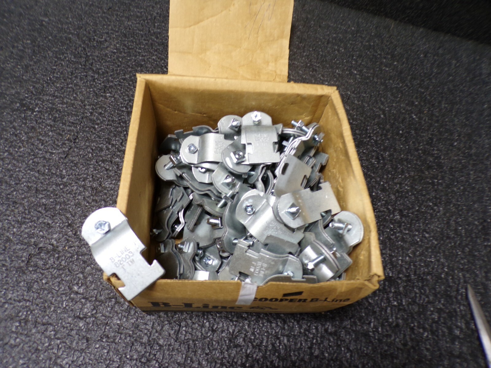 EATON B-LINE 1" RIGID PIPE CLAMPS Strut Strap B2003PAZN BOX OF 100 MJ ...