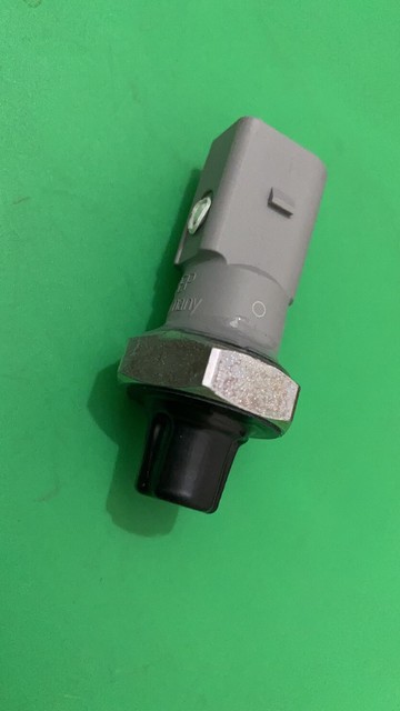 Genuine Engine Oil Pressure Sensor Switch for AUDI A4a5a6a8q5q7 ...
