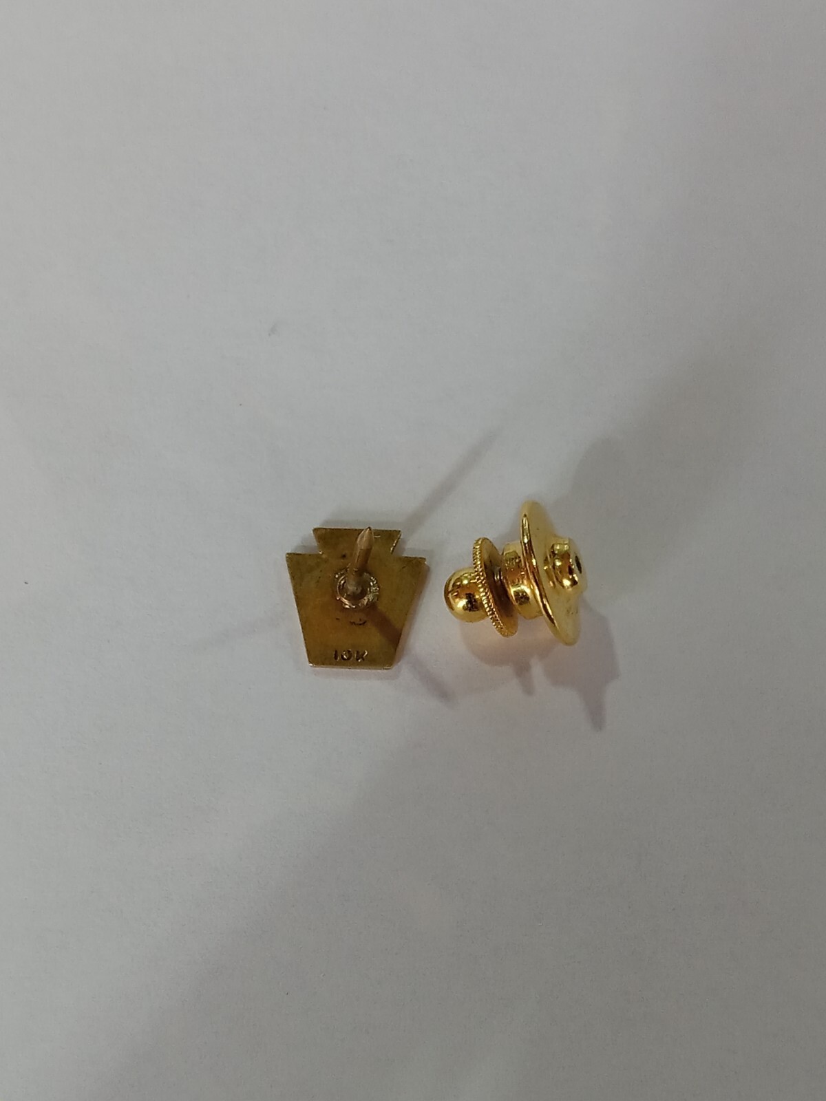 Vintage 10K Yellow Gold William Penn Keystone State pin blue silhouette ...