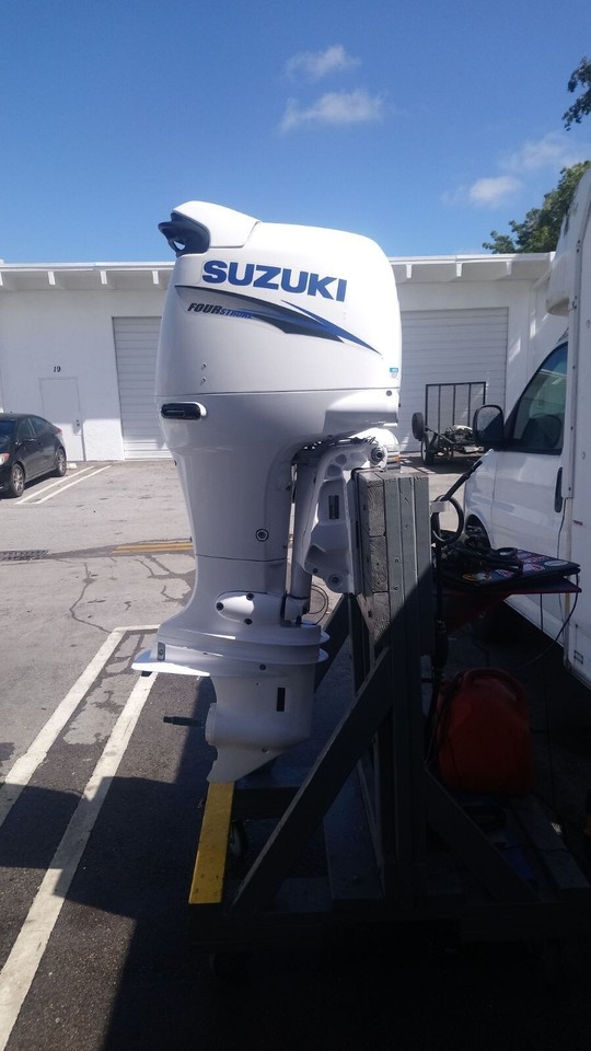 Suzuki DF140 Suzuki 140 outboard motor matched pair R/CR complete motor ...