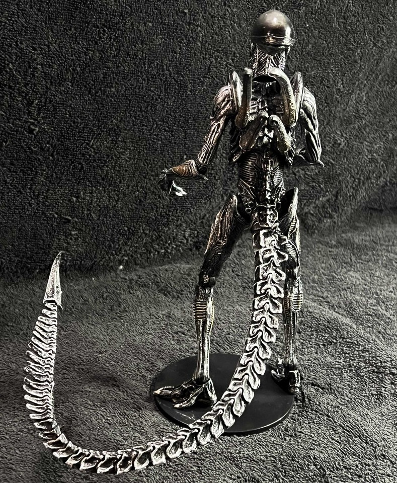 XENOMORPH WARRIOR SILVER & BROWN • NECA ALIENS RESURRECTION | eBay