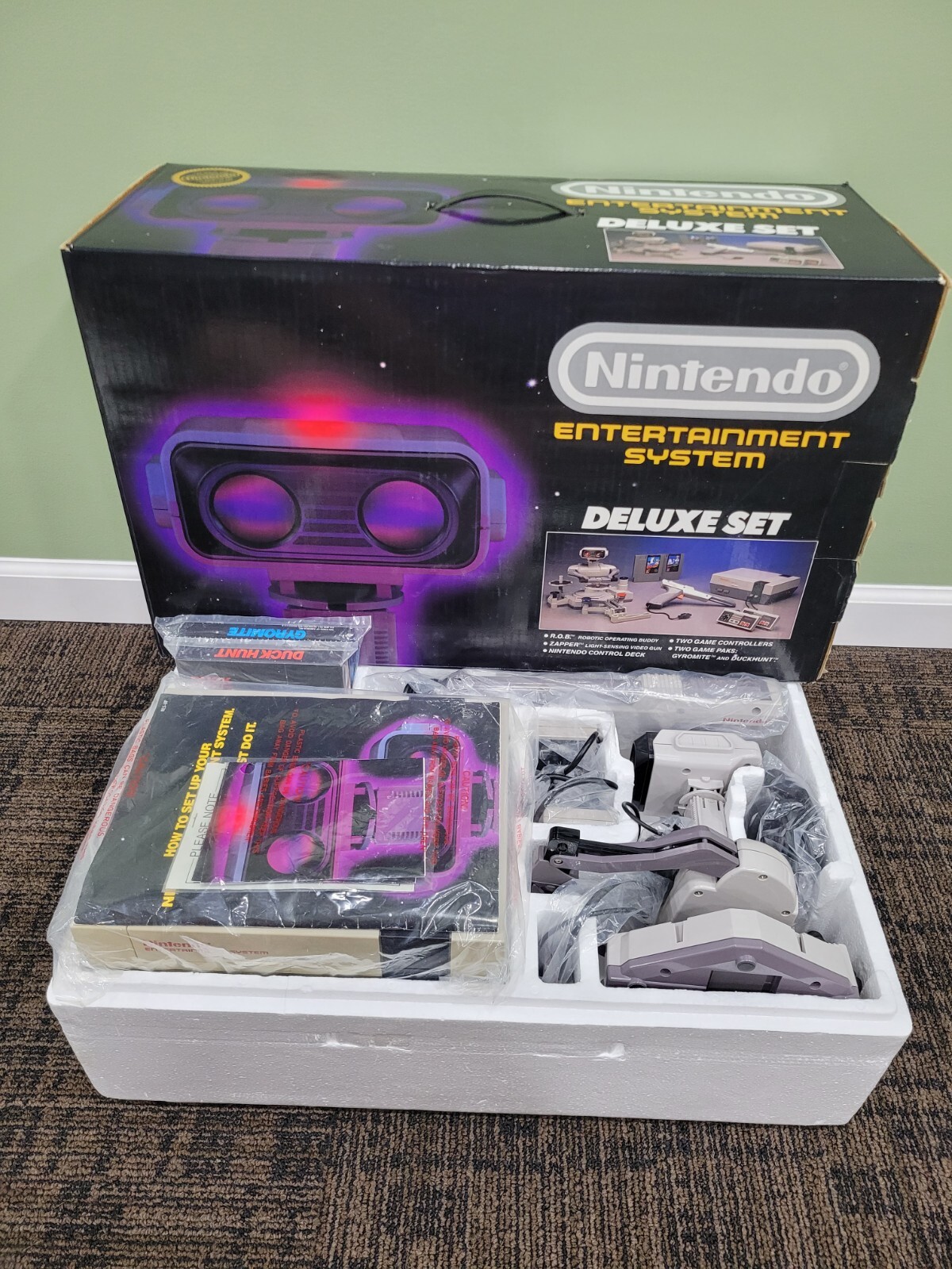 Nintendo NES Deluxe Set with ROB the Robot Complete In Box 45496610012 ...