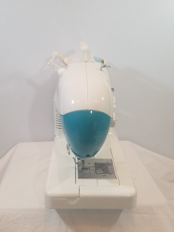 Singer 6038 Sewing Machine w/Foot Pedal And Manual With Case | eBay