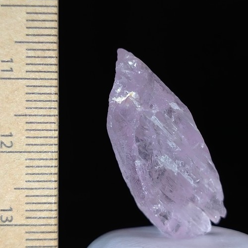Kunzite Spodumene purple liliac crystal raw gemstone mineral specimen ...