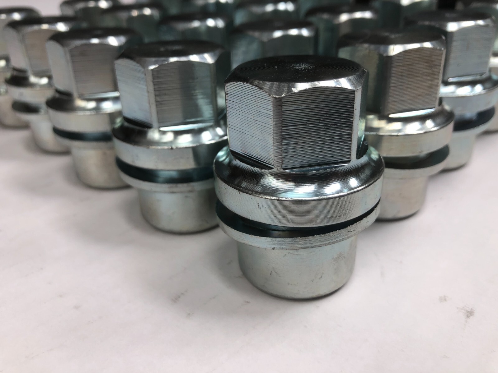 Heavy Duty Alloy Wheel Nuts for Land Rover Defender NRC7415 x 20 ...
