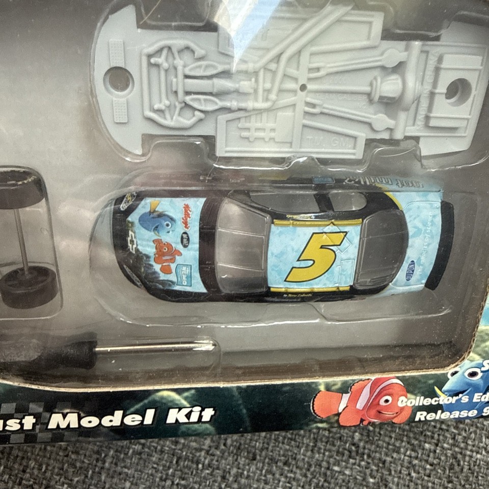 Terry Labonte 1:64 Die-cast Model Kit Finding Nemo Collectors Edition ...