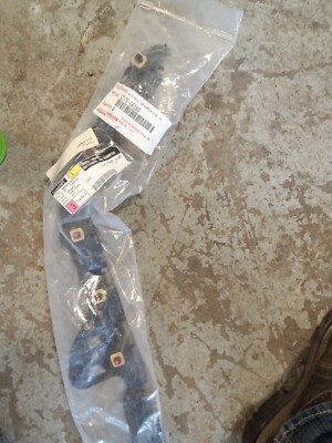 TOYOTA CAMRY HYBRID REAR BUMPER COVER RETAINER LEFT (Driver Side ...