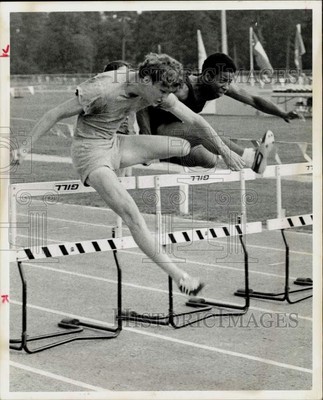 1971 Press Photo Hurdlers Randy Lightfoot/Scottie Jones, Klein Track ...