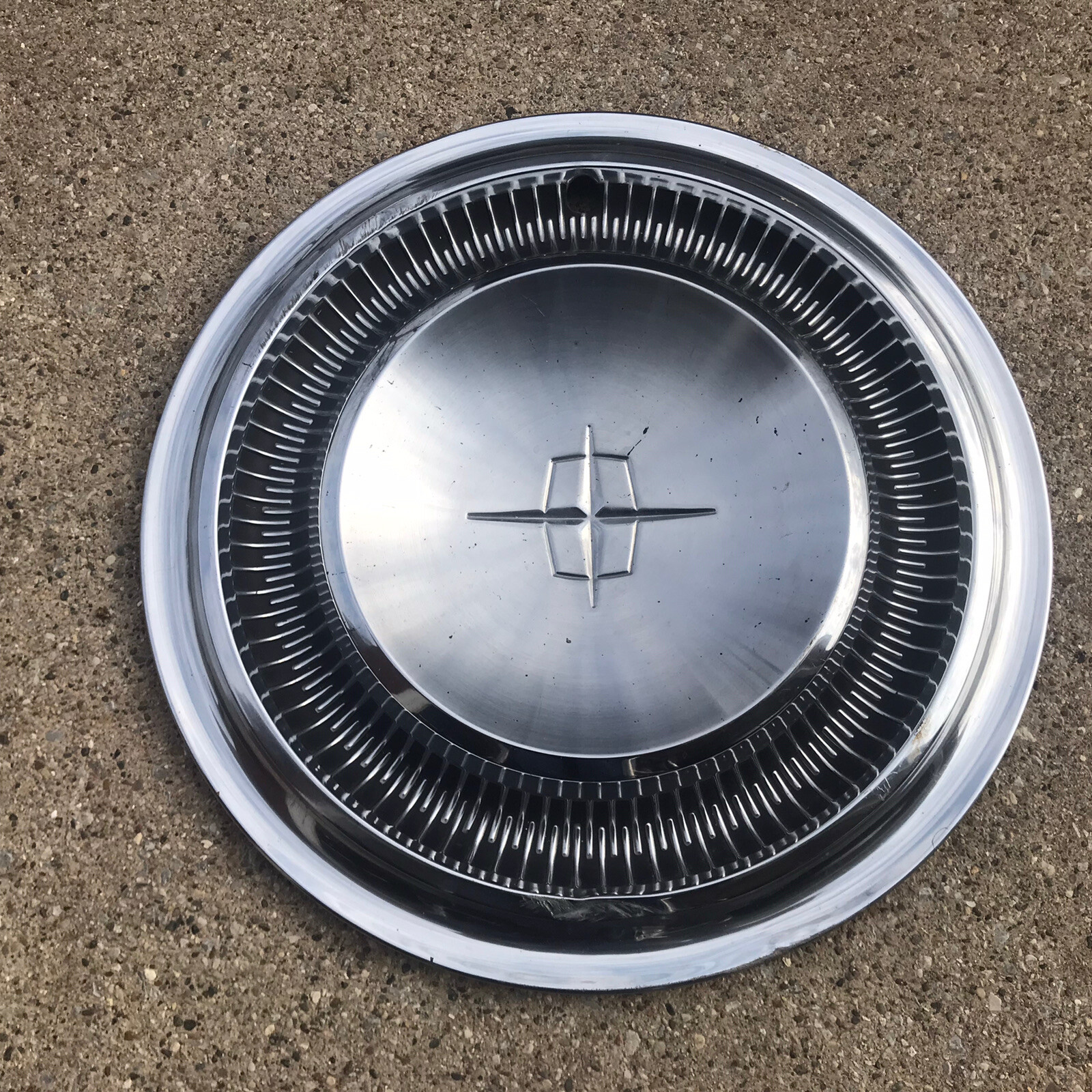 One 1967 to 1969 Lincoln CONTINENTAL Hubcap Wheel Cover for sale online ...