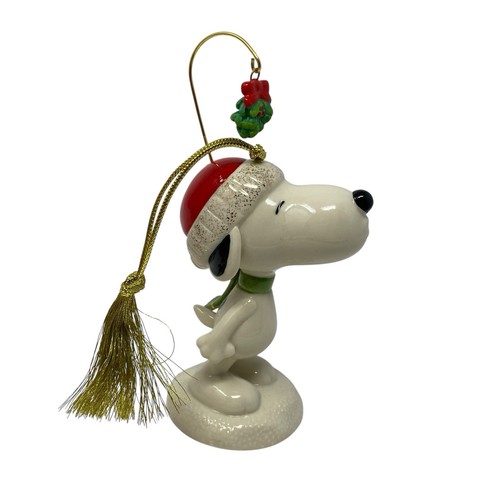 Lenox Peanuts Snoopy Under the Mistletoe Ornament #893716 in BOX 2021 ...