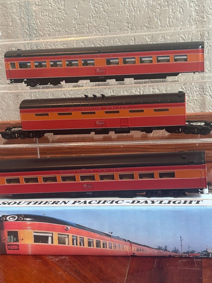 SOUTHERN PACIFIC DAYLIGHT 3 Car ARTICULATED Set /3-RAIL MARKLIN MTH HO ...