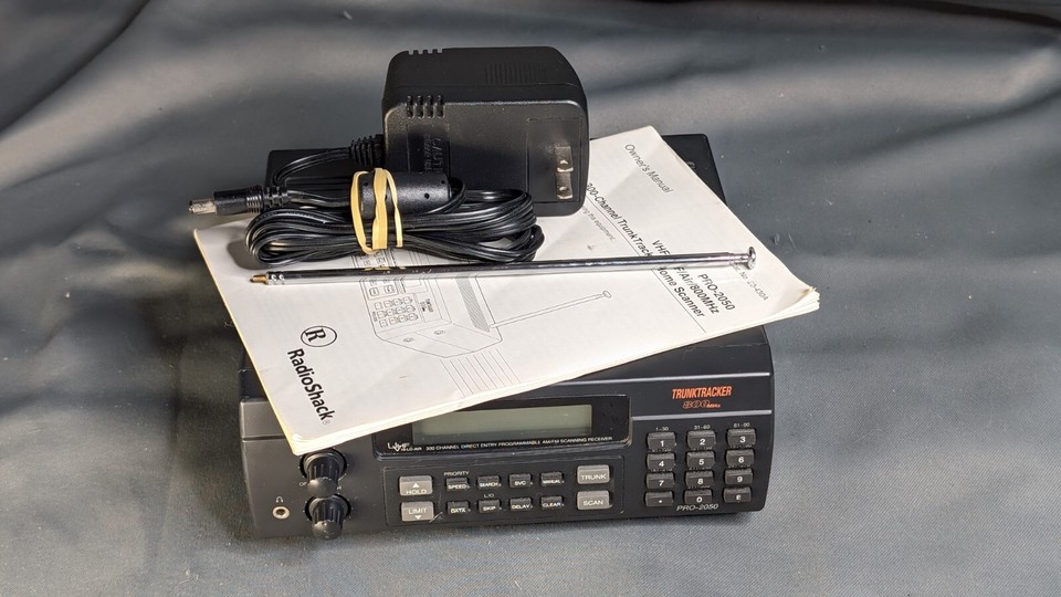 Radio Shack PRO-2050 TrunkTracker 300-channel VHF/UHF/Air/800MHz AM/FM ...