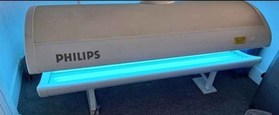 Philips laydown HB 557 sunbed with 20 tubes 100 Watts UV TYPE 3 ...