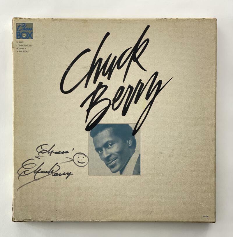 CHUCK BERRY SIGNED AUTOGRAPH CD RECORD BOX SET - THE CHESS BOX MUSIC ...