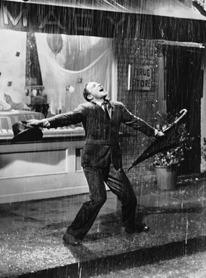 Singing In The Rain 1952 Gene Kelly As Donald Lockwood In The Street ...