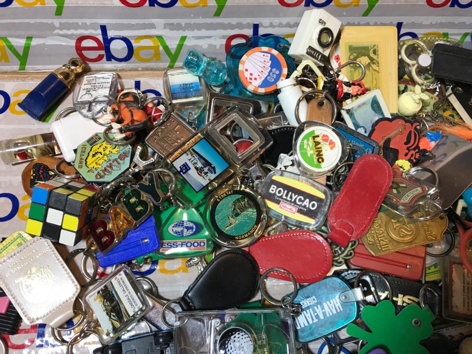 HUGE LOT 200+ NOVELTY KEY RINGS / KEYCHAINS LOCATION SOME RARE JOB LOT ...