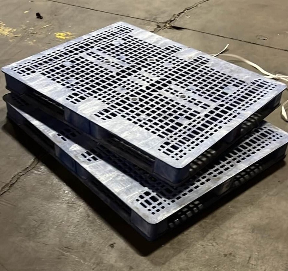 PLASTIC PALLETS 44" X 56" 56x44 CAN BEVERAGE PALLETS | eBay