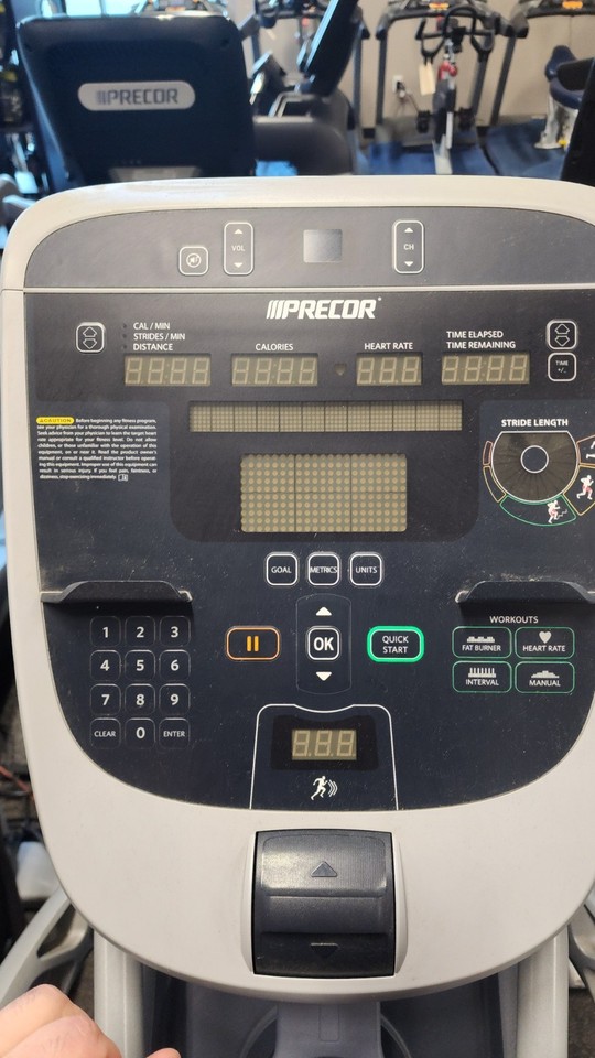 Precor AMT 833 Experience Series Adaptive Motion - Cross-trainer ...