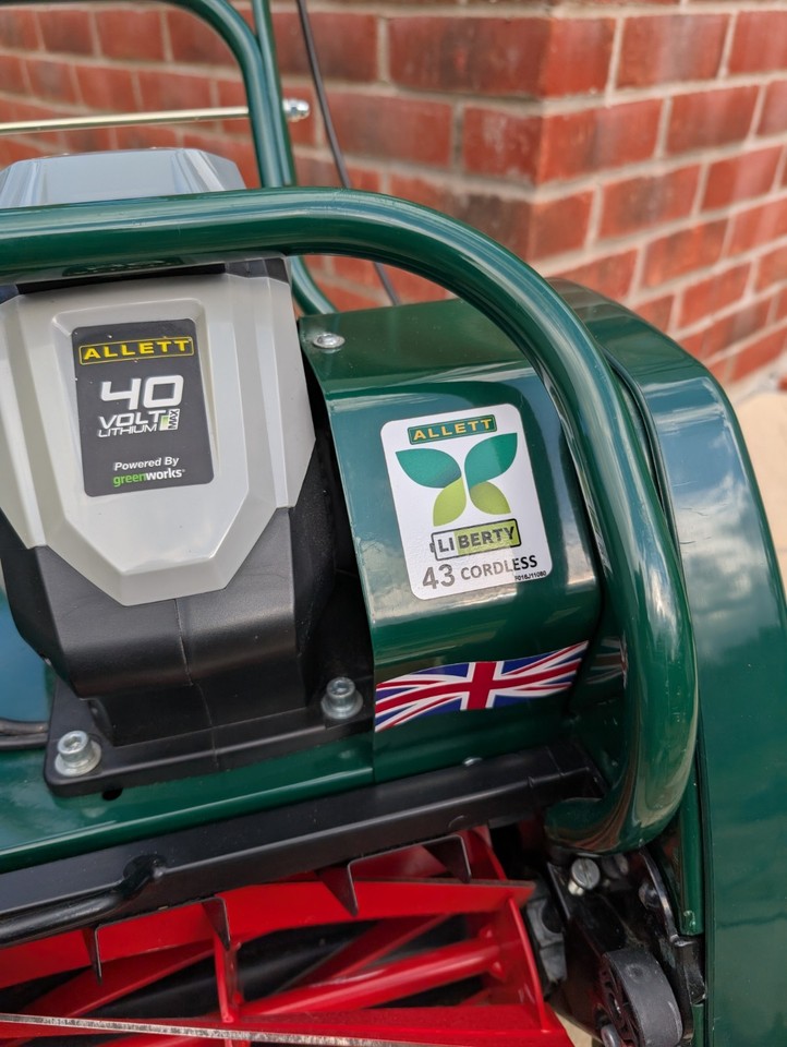 MINT Allett Liberty 43 Cylinder Mower Battery Powered. Kensington Atco ...