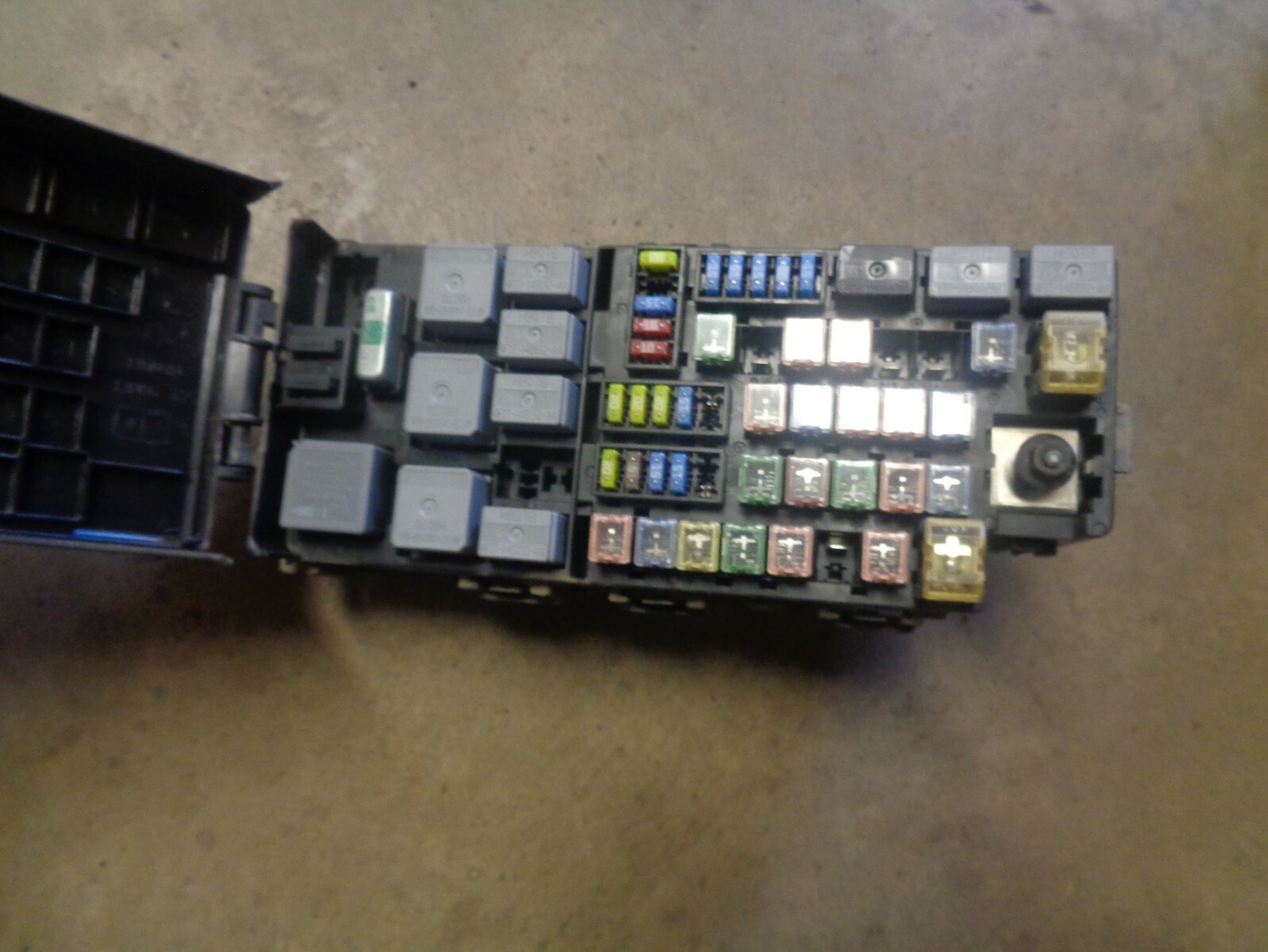 2002-2005 Ford Explorer 4.0 4x4 Fuse Box Under The Hood 02 03 04 5L2T ...