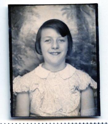 K231 Vtg Photo SCHOOL GIRL PHOTO BOOTH | eBay