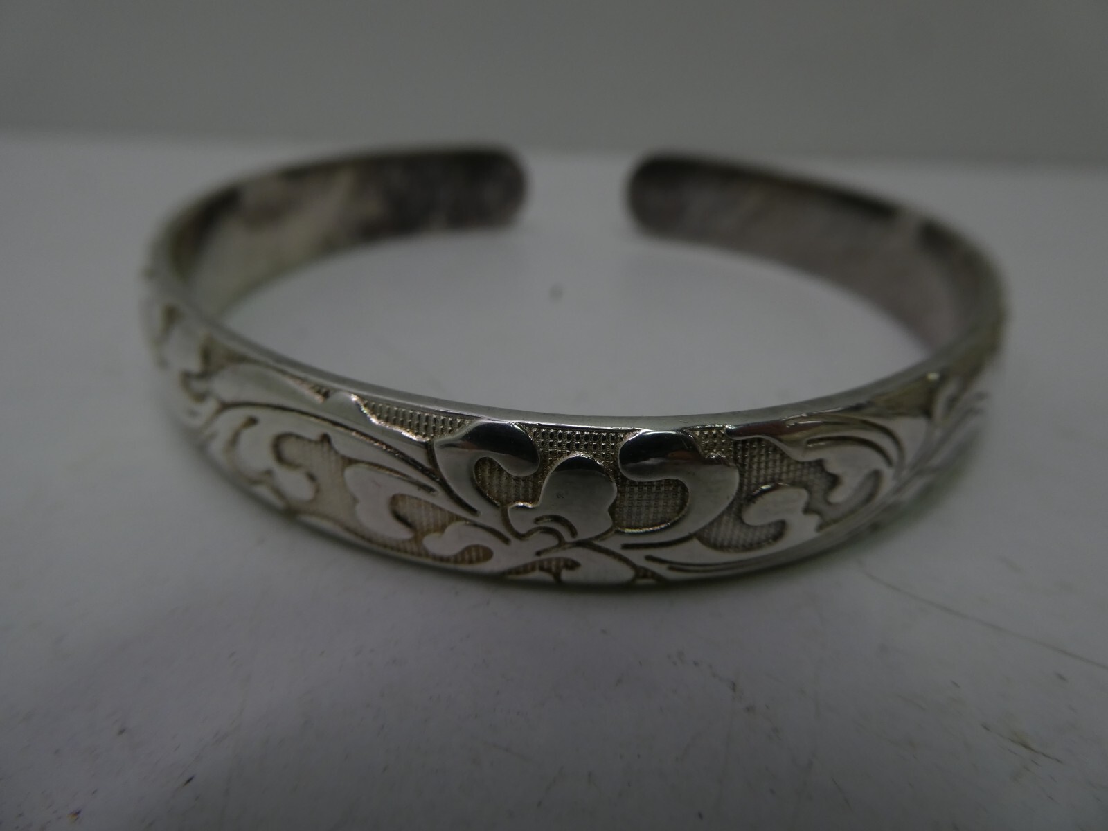 VINTAGE CHINESE EMBOSSED CUFF BANGLE BRACELET SILVER… - Gem