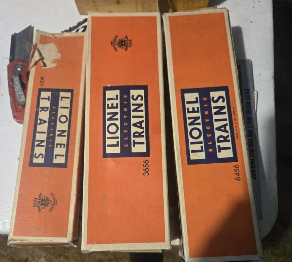 Vintage LionelPost War train set with accessories (6019, 6456, 3656 ...