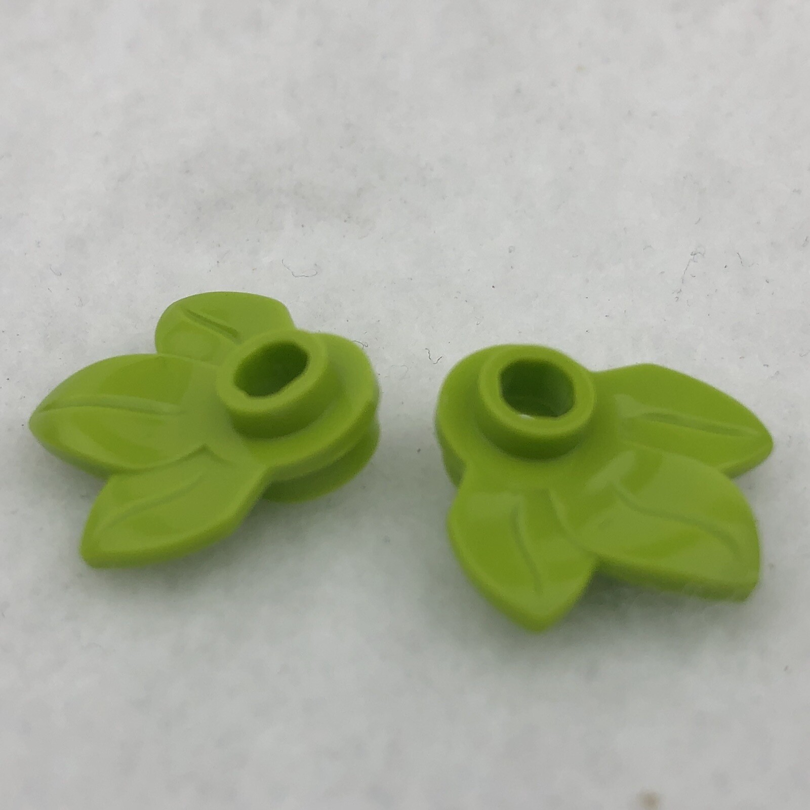 LEGO 32607 Lime Plant Plate, Round 1 x 1 with 3 Leaves (x2) | eBay