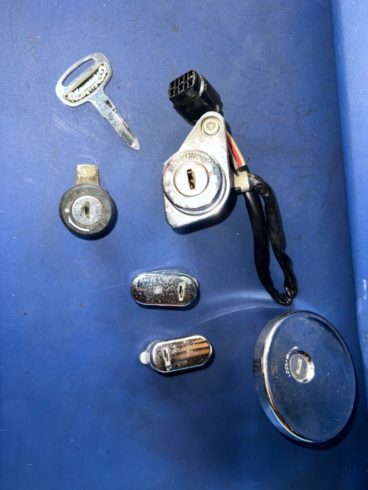 2002 Kawasaki Vulcan 1500 VN1500 Classic Ignition Fuel Gas Cap Key Lock ...