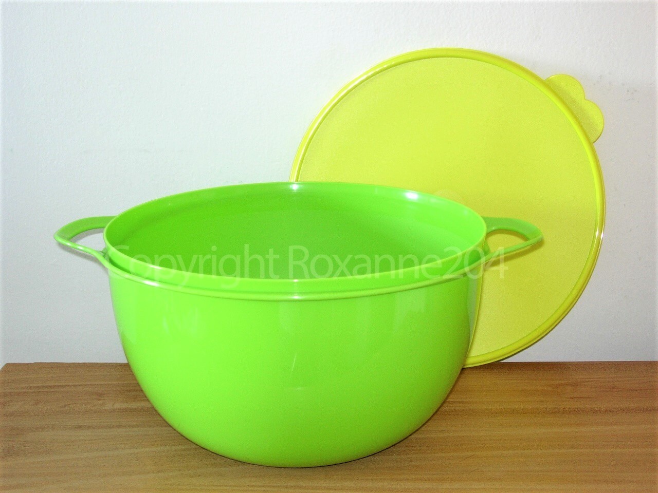 TUPPERWARE MEGA THATSA BOWL/CONTAINER WITH SEAL (1) **42 CUPS/NEW ...