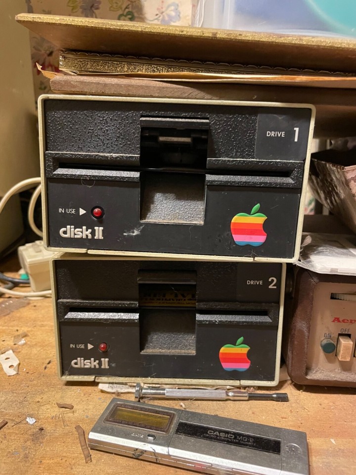 Vintage Apple IIe (2e) Computer w/ extras Hardware Software 1983 US. It ...